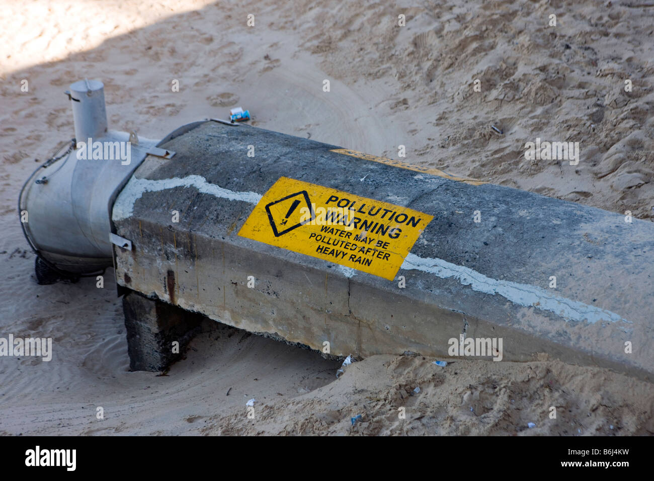 Storm drainage pipe on Manly Beach warning of pollution after heavy ...