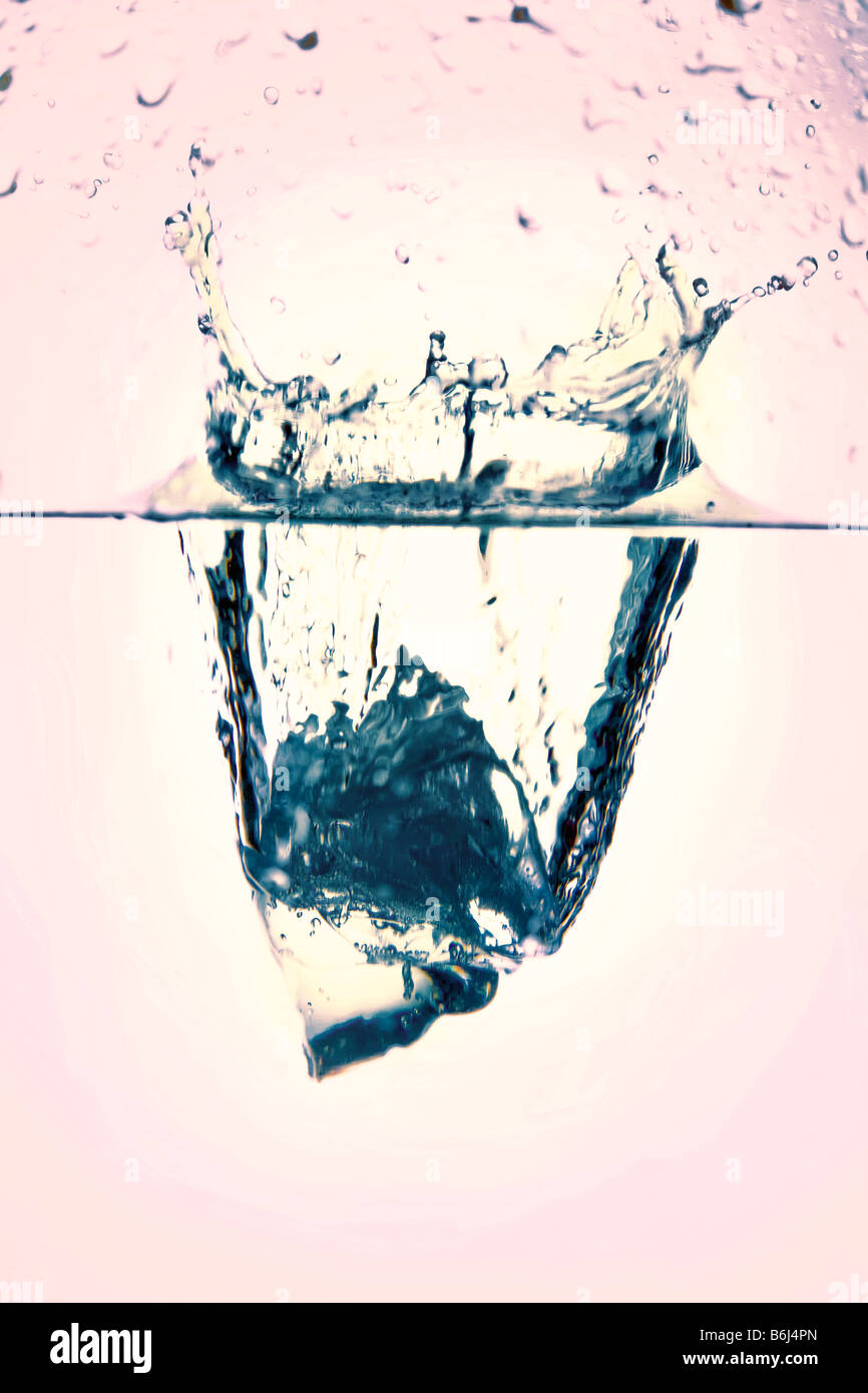 ICE CUBE SPLASHING INTO WATER Stock Photo - Alamy