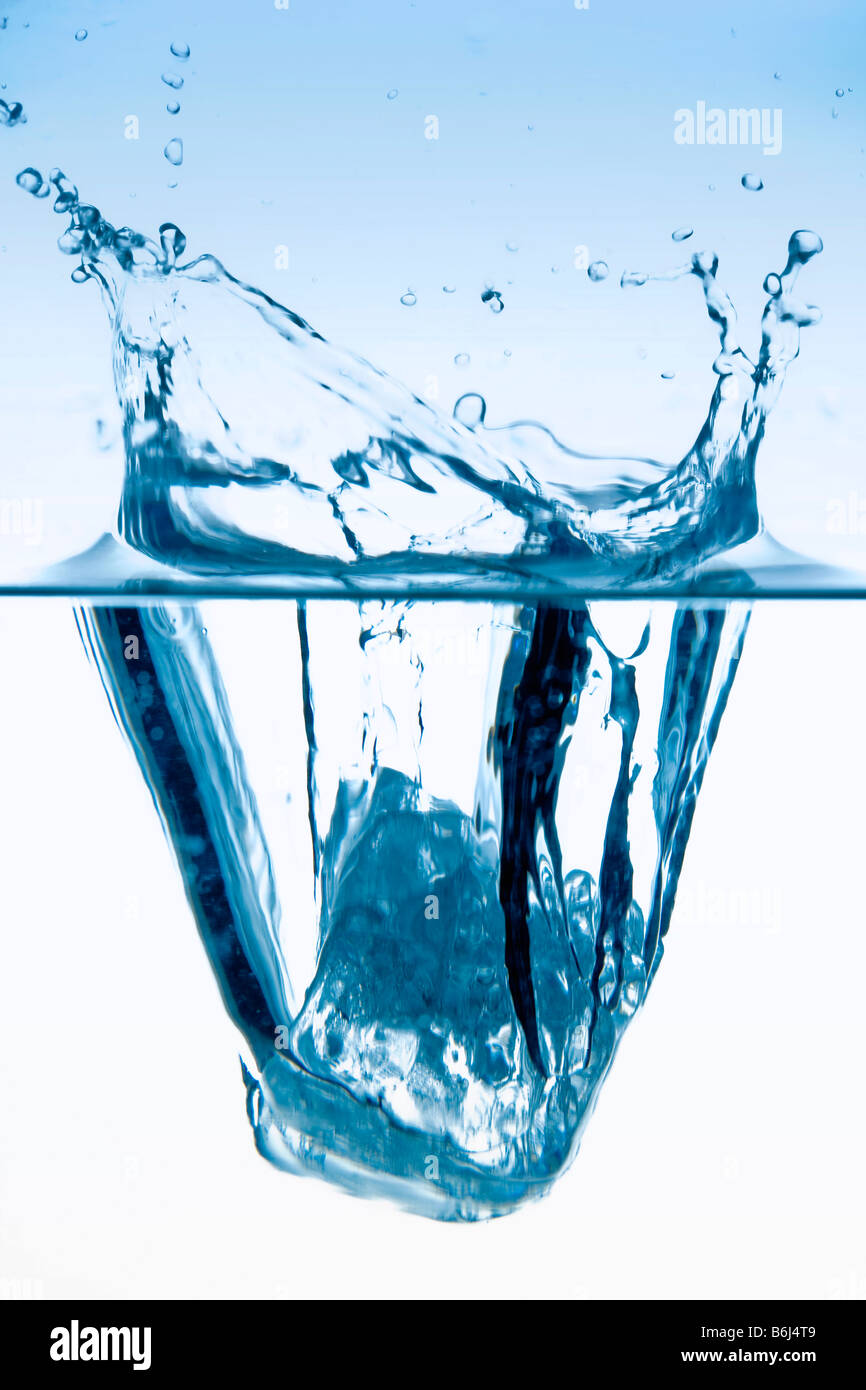 ICE CUBE SPLASHING INTO WATER Stock Photo - Alamy