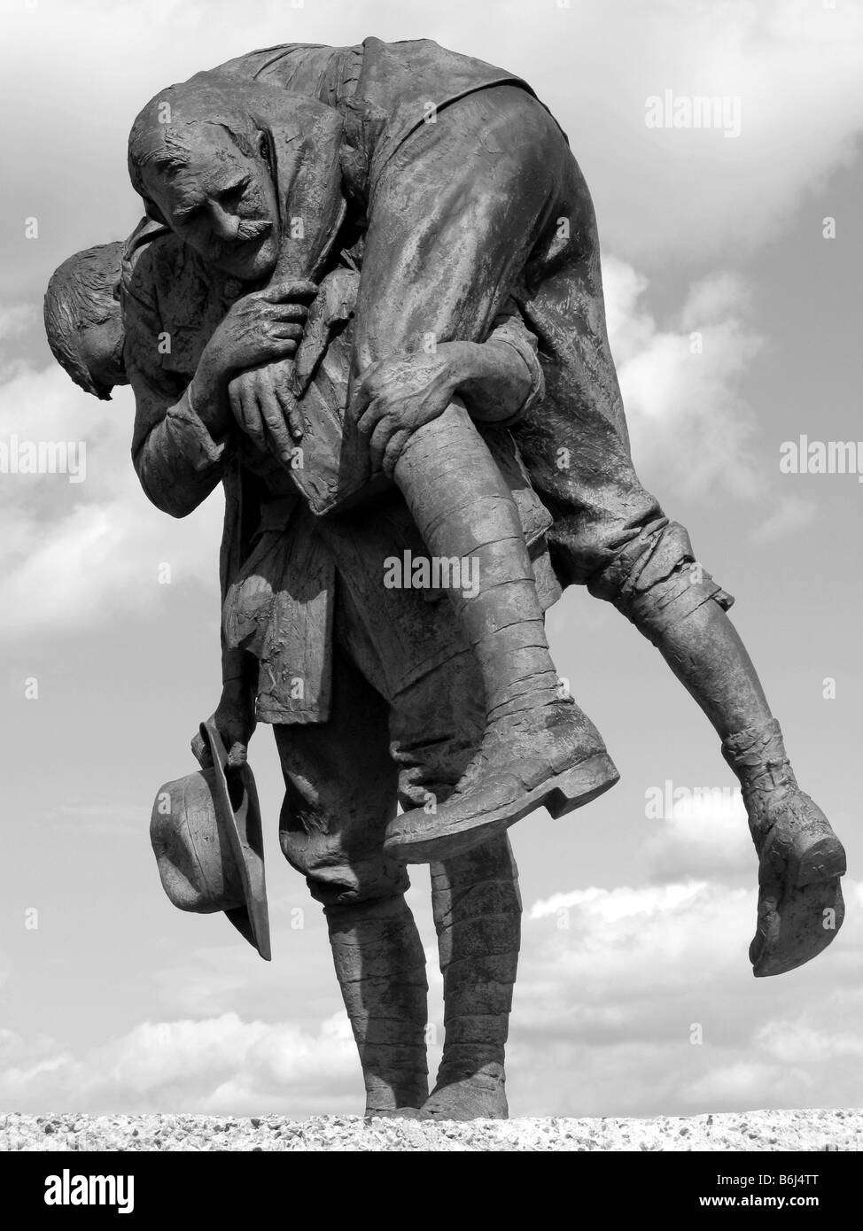The 'Cobbers' statue to commemorate WW1 in the Australian Memorial Park ...