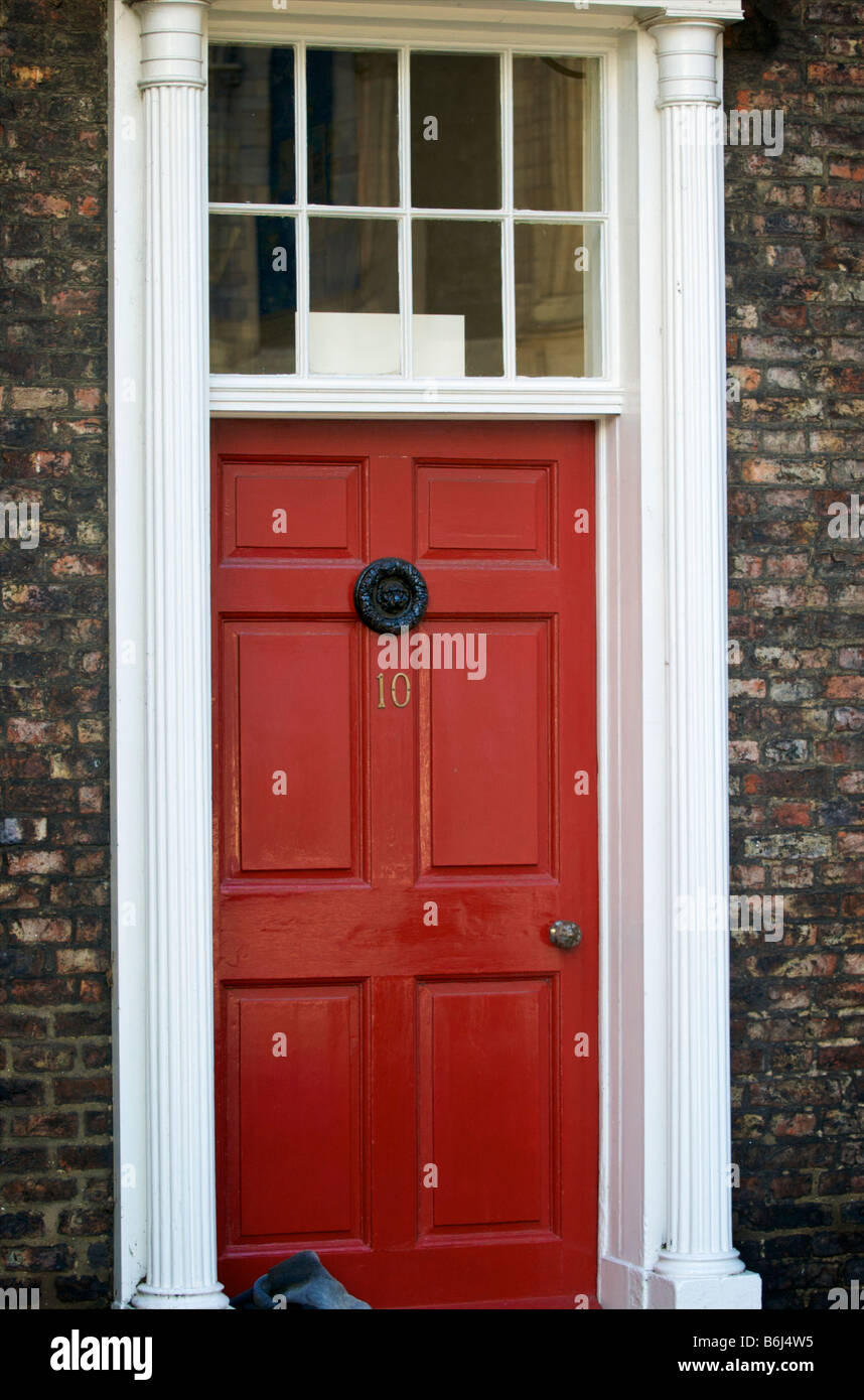 Number 10 entrance hi-res stock photography and images - Alamy