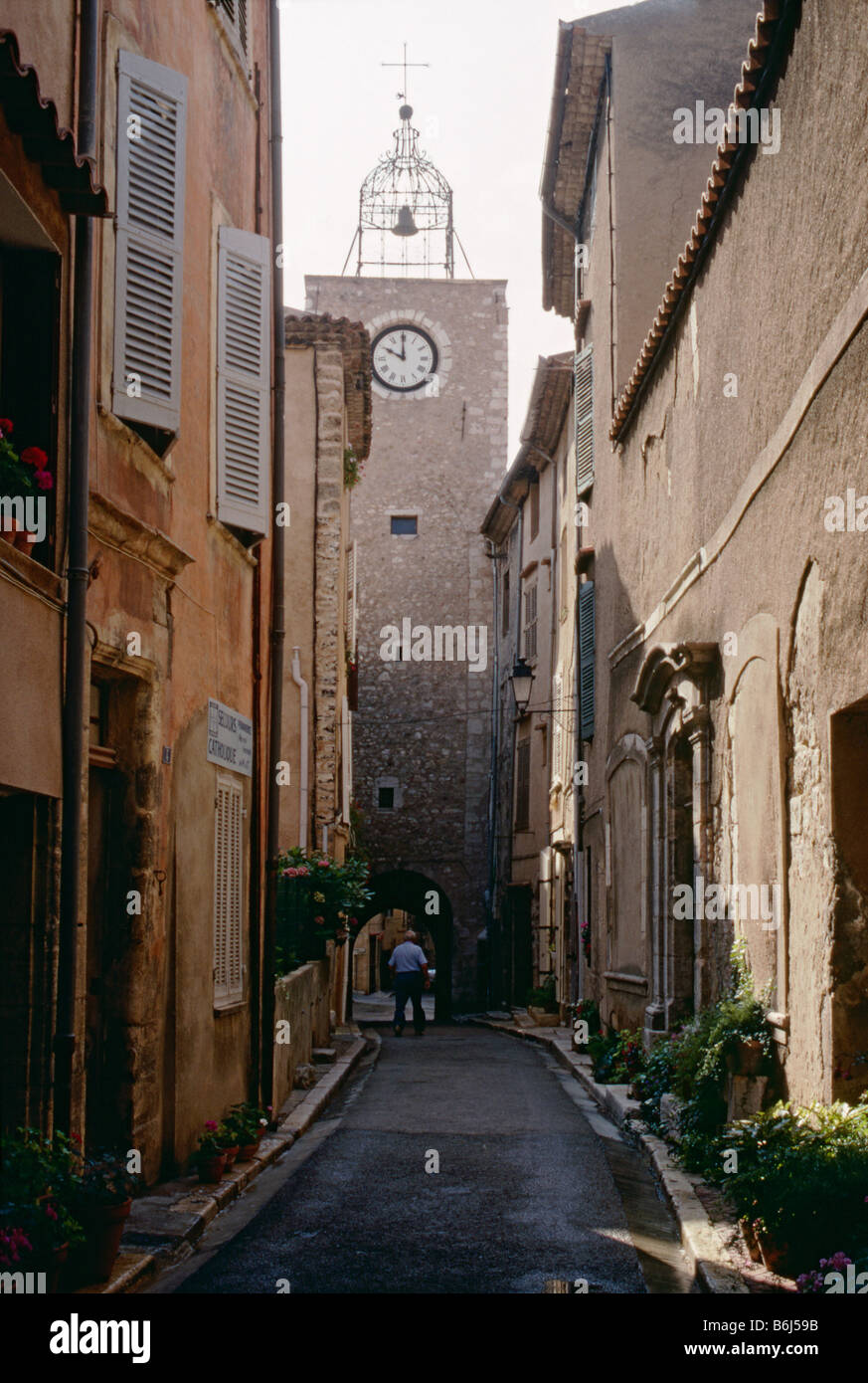 Provence street scene hi-res stock photography and images - Alamy