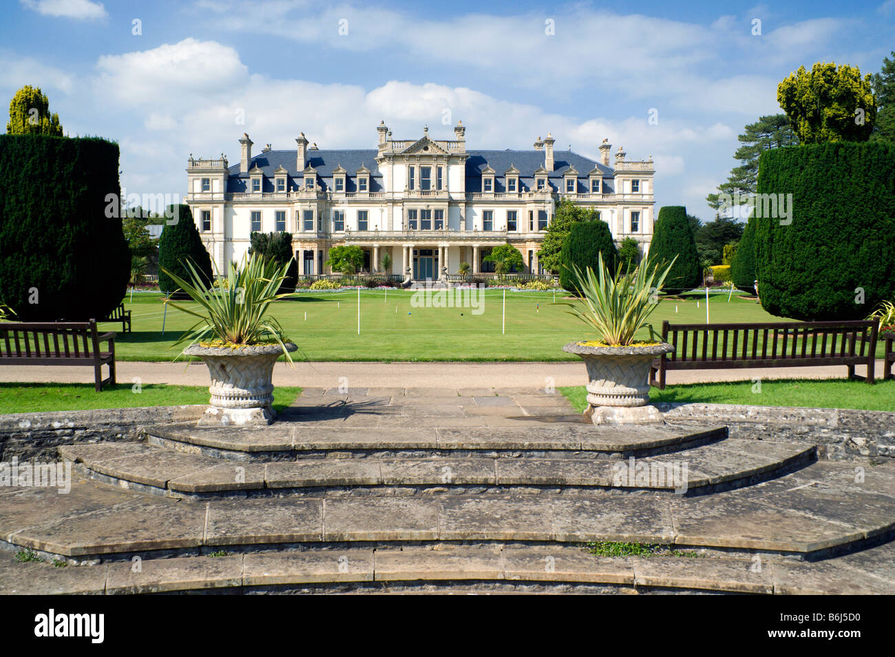 Wales welsh stately home hi-res stock photography and images - Alamy