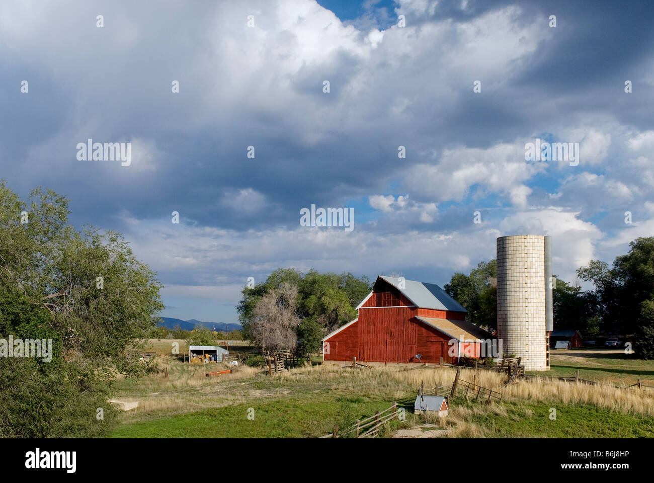 Classic red barn hi-res stock photography and images - Alamy