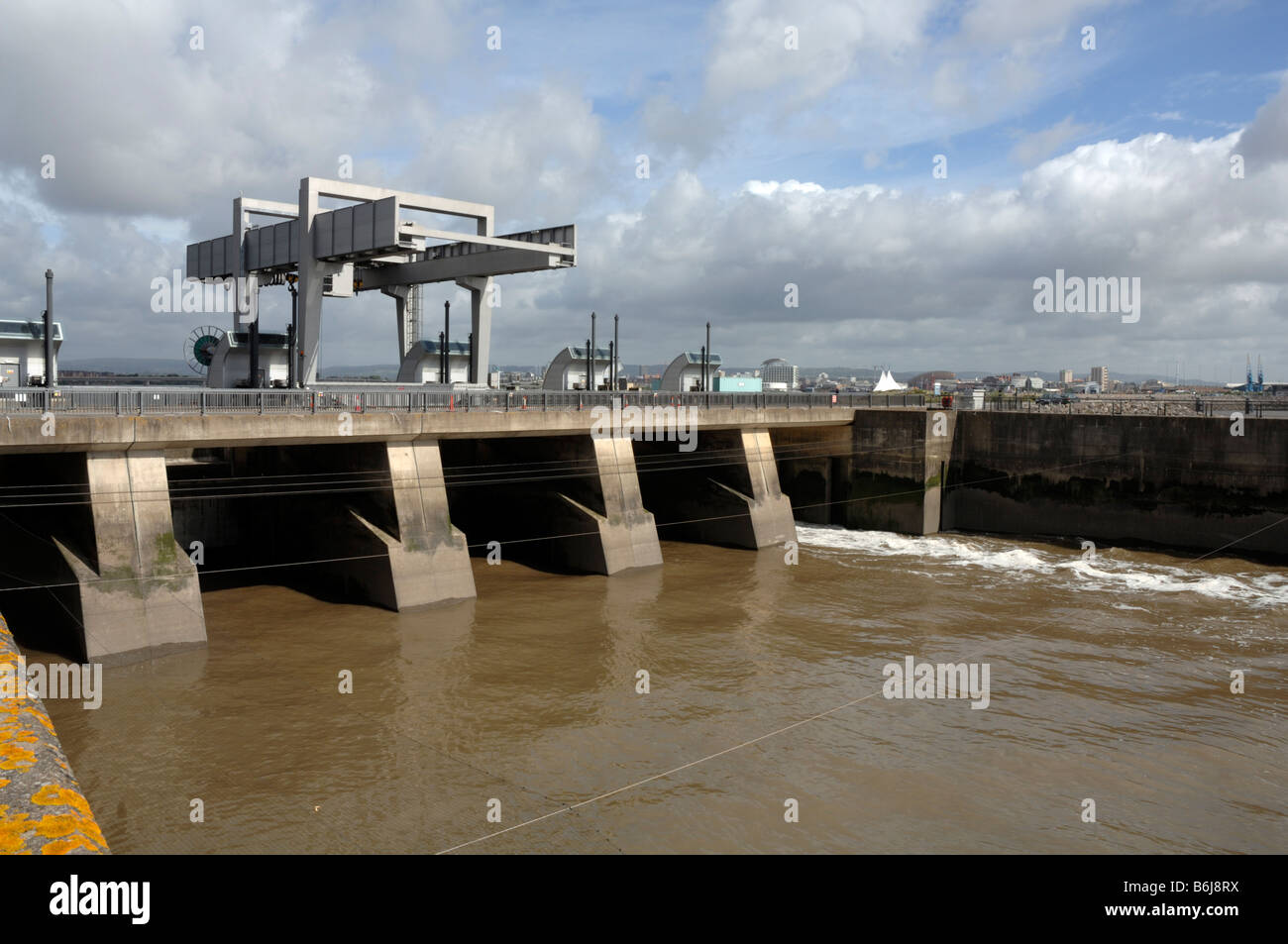 Cardiff bay barrage lock gates hi-res stock photography and images - Alamy