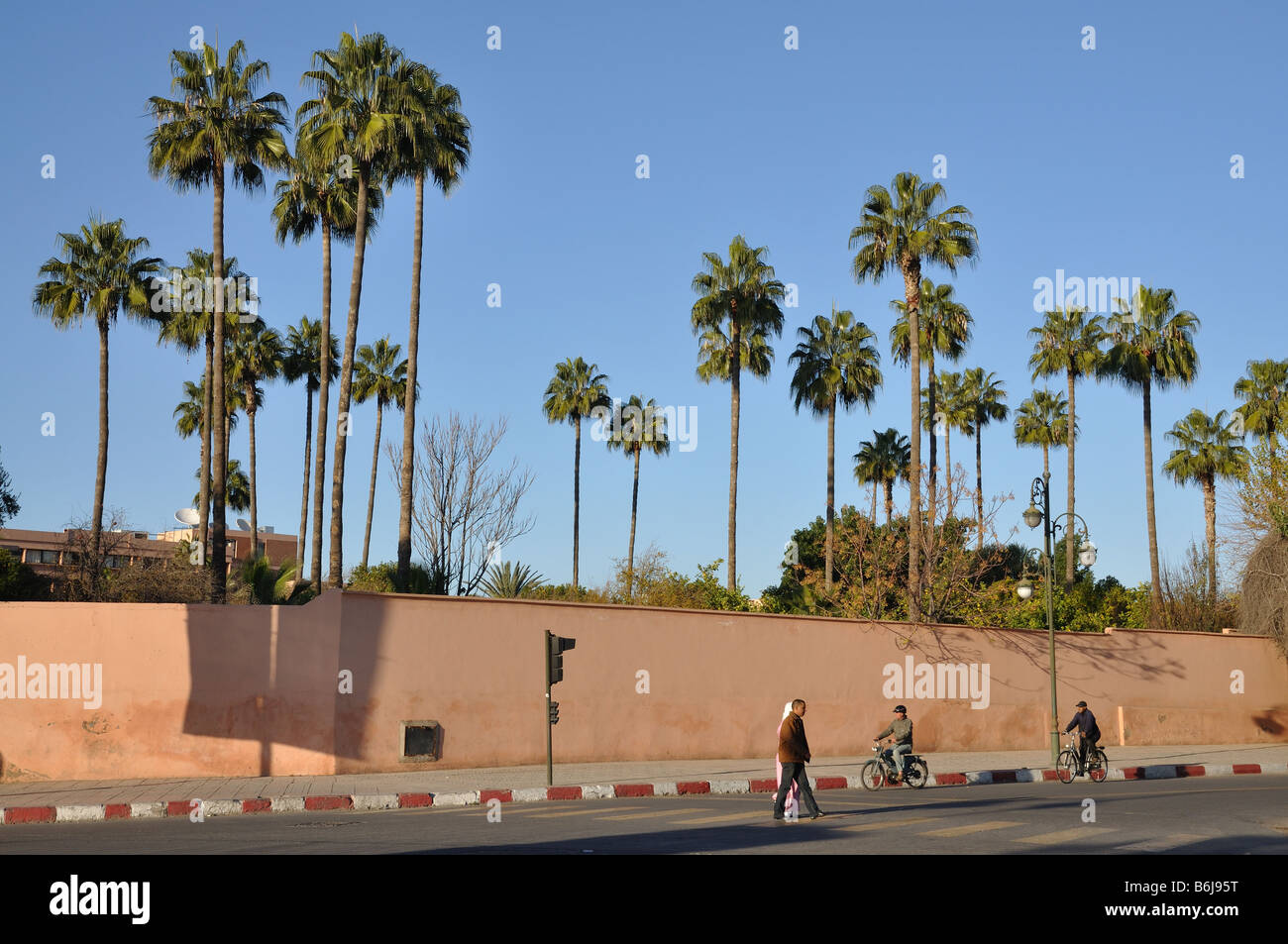 Old city wall marrakech hi-res stock photography and images - Alamy