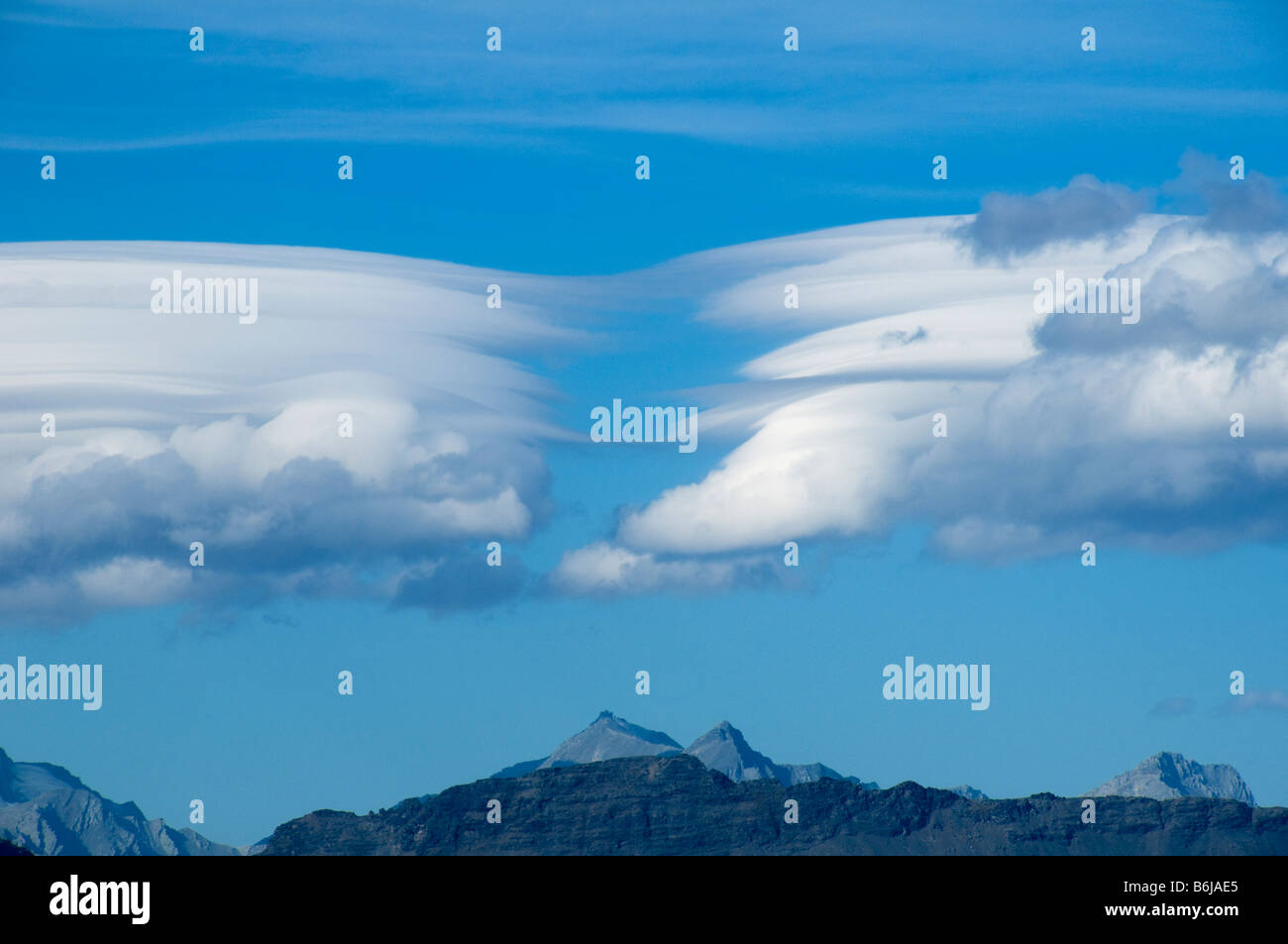 Lenticular cloud over the Forbes Mountains, from the Routeburn Track ...