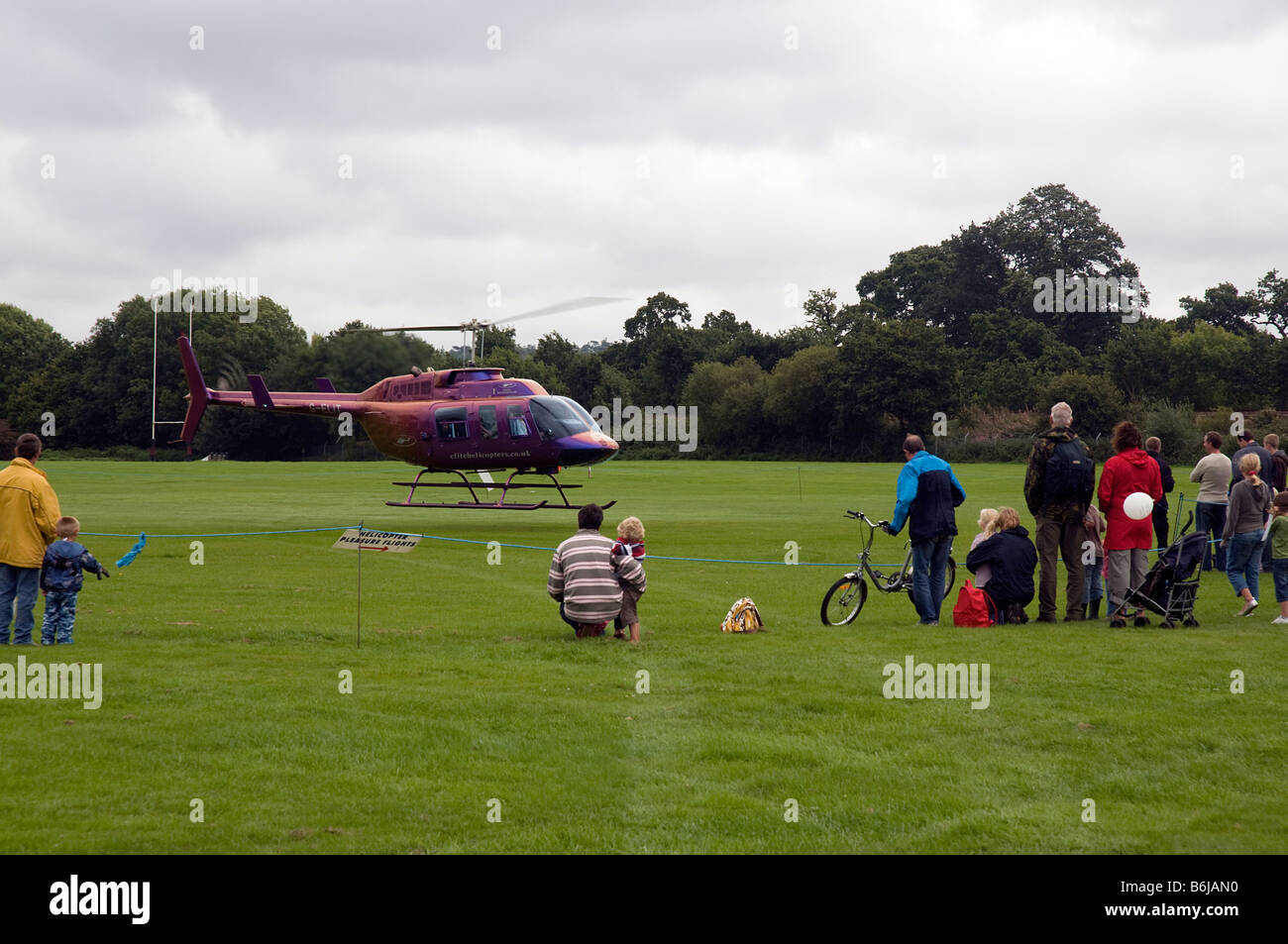 Helicopter rides at Brockenhurst Carnival August 2008 Bell 206L ...