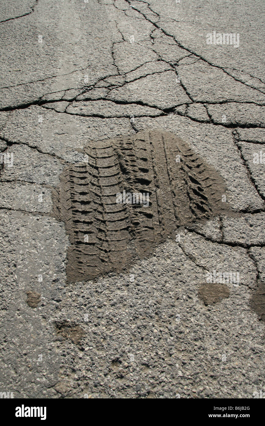 Crossing crack on route hi-res stock photography and images - Alamy