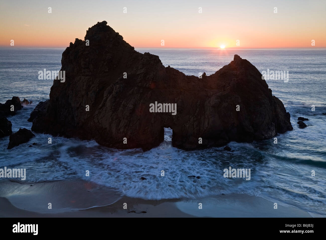 Sunset through the arch hi-res stock photography and images - Alamy