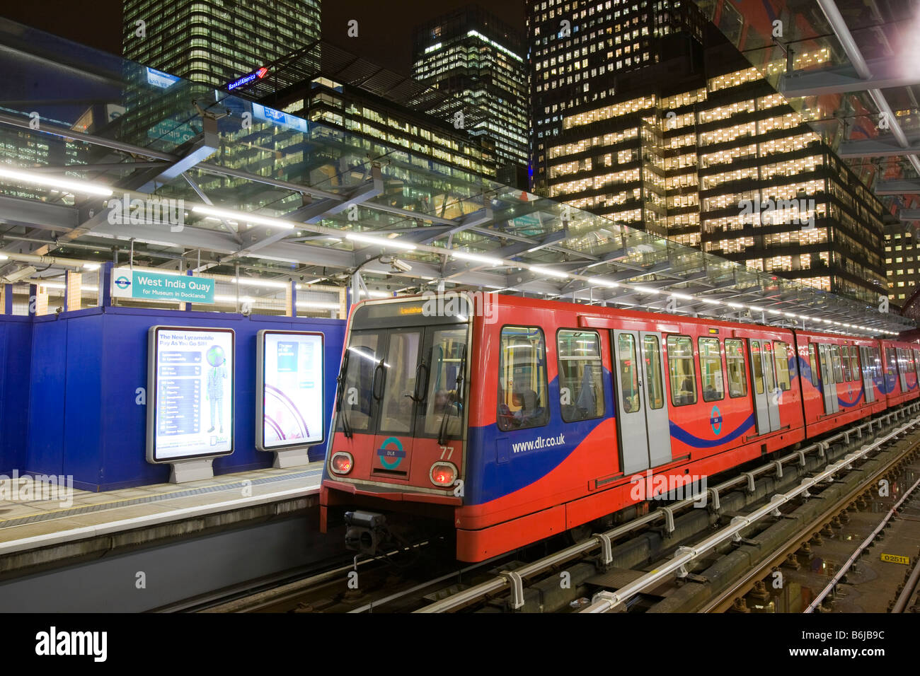 Banking and financial sector buildings at Canary Wharf in London UK ...