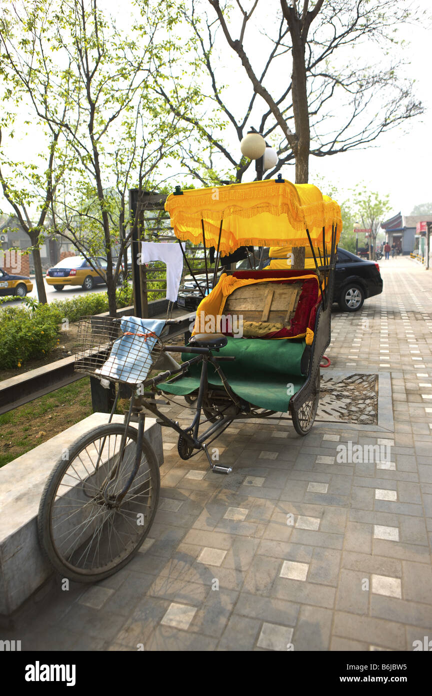 Rickshaw parking in the street Stock Photo - Alamy