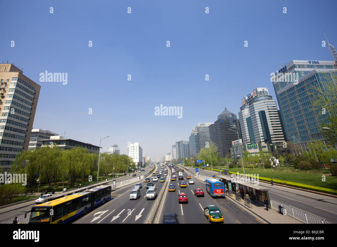 Road with buildings hi-res stock photography and images - Alamy