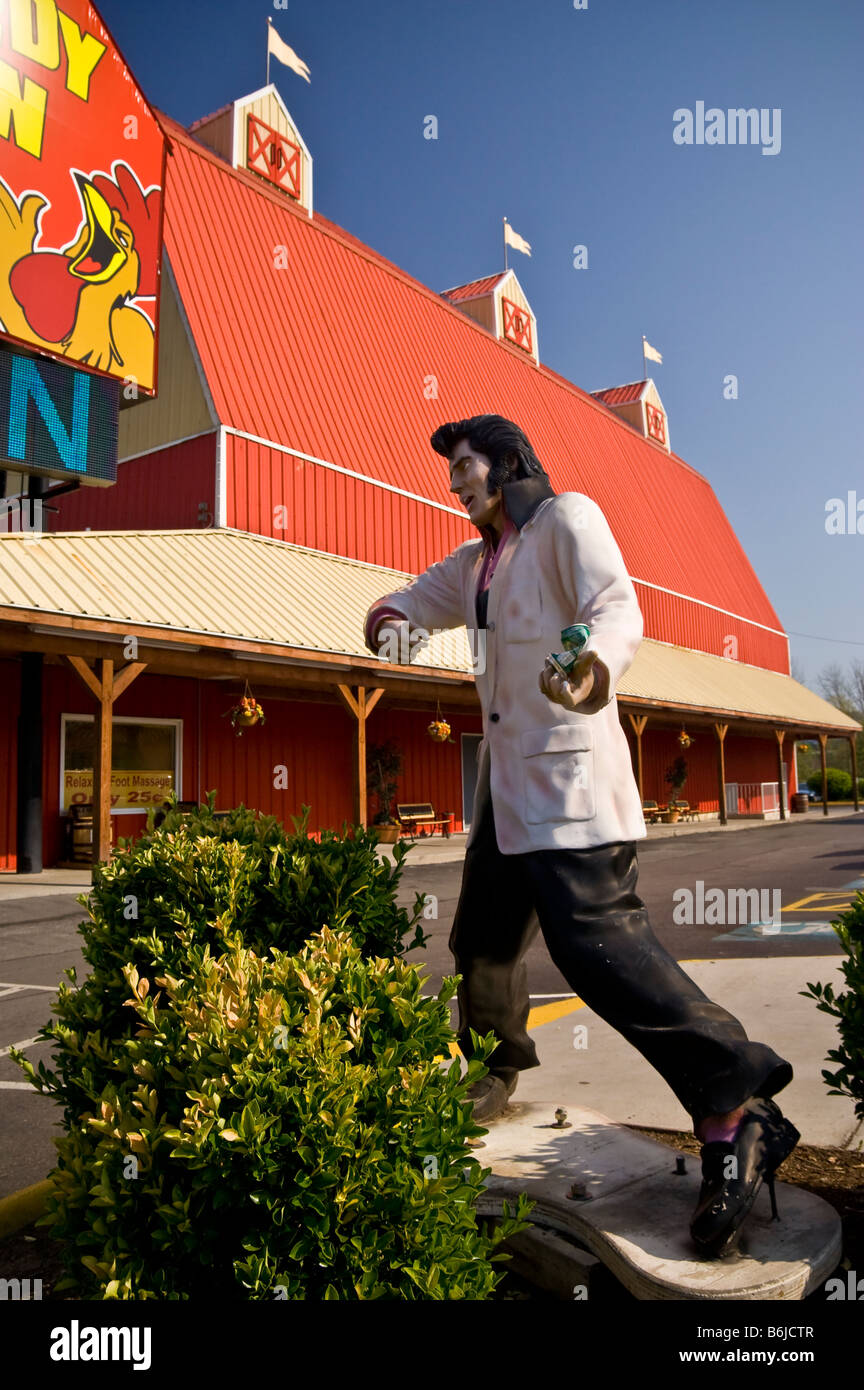 Tacky elvis sculpture outside giant hi-res stock photography and images ...