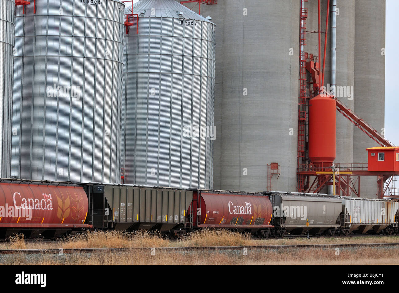 Grain storage elevator train hi-res stock photography and images - Alamy