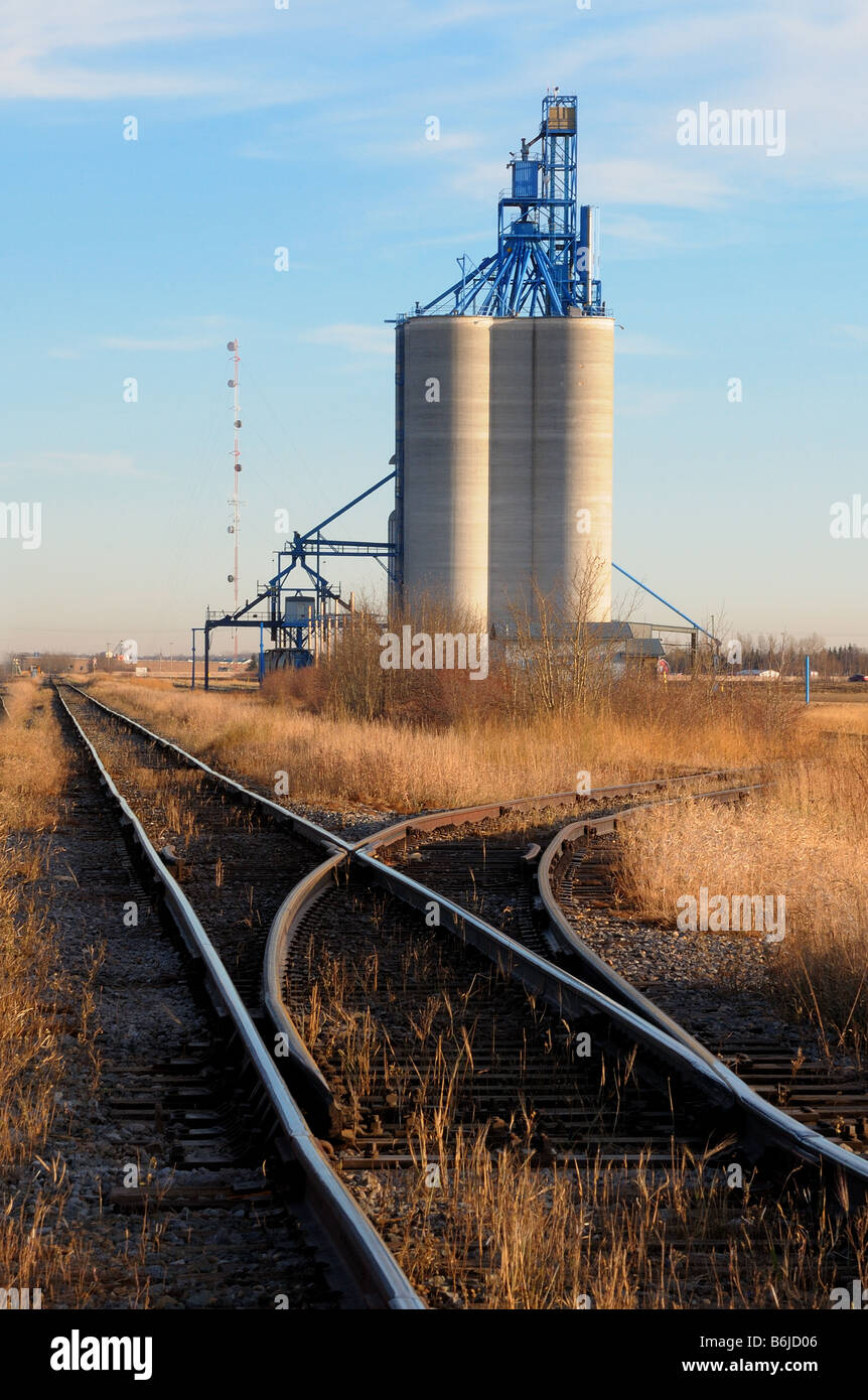 Grain elevator architecture alberta hi-res stock photography and images ...
