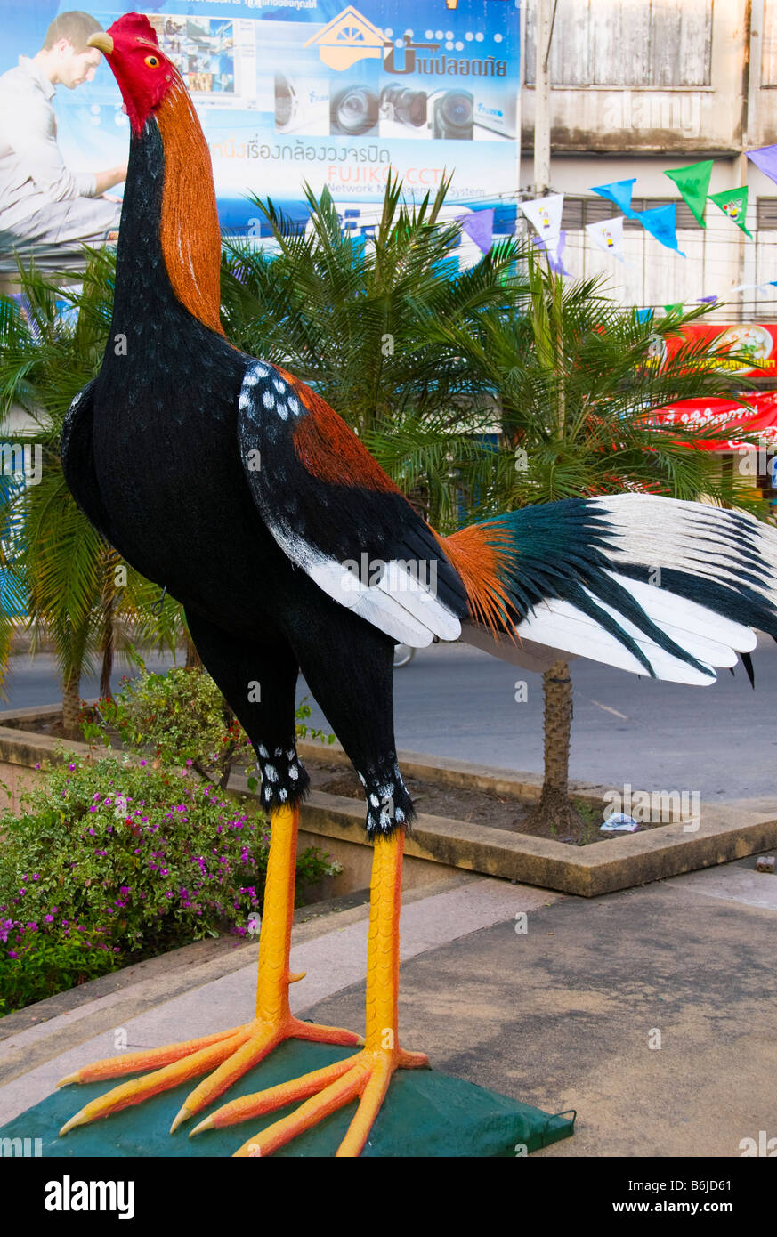 Large chicken statue hi-res stock photography and images - Alamy