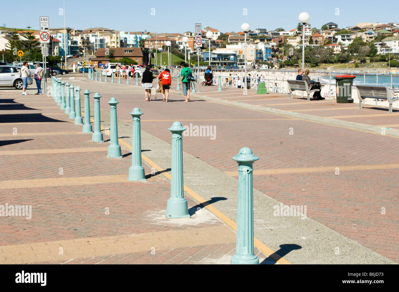 Promenade at Bondi beach Stock Photo - Alamy