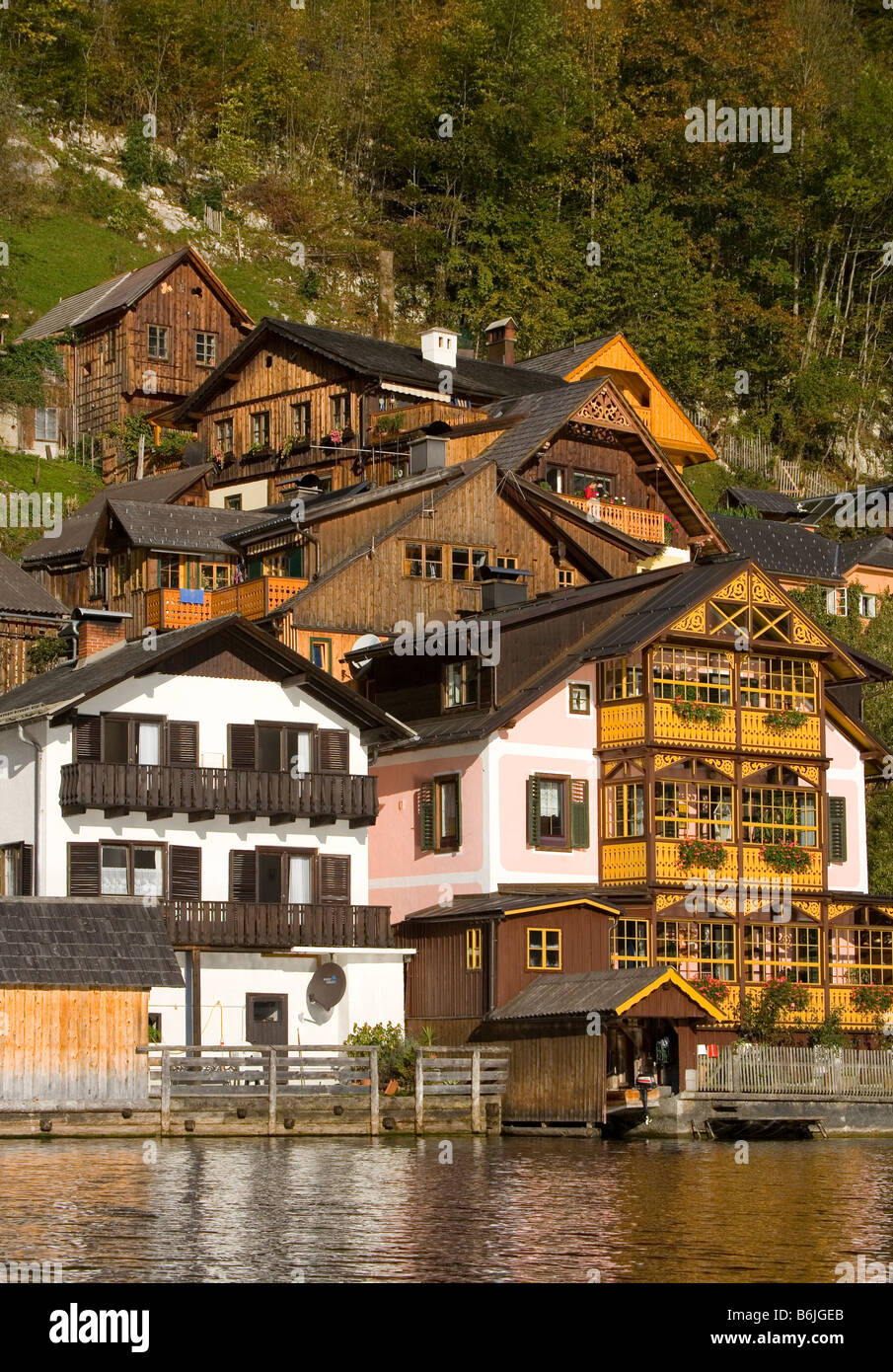 Town of Hallstatt on the Hallstatter Sea lake in Lower Austria Stock ...