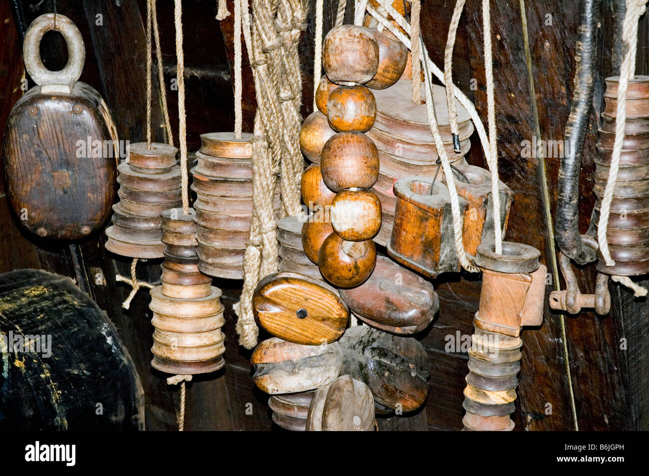 Old block and tackle hi-res stock photography and images - Alamy