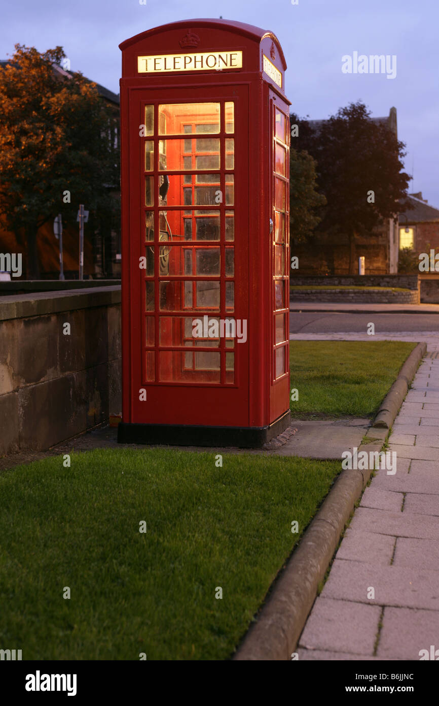 Twilight picture of a traditional red British telephone box Stock Photo - Alamy