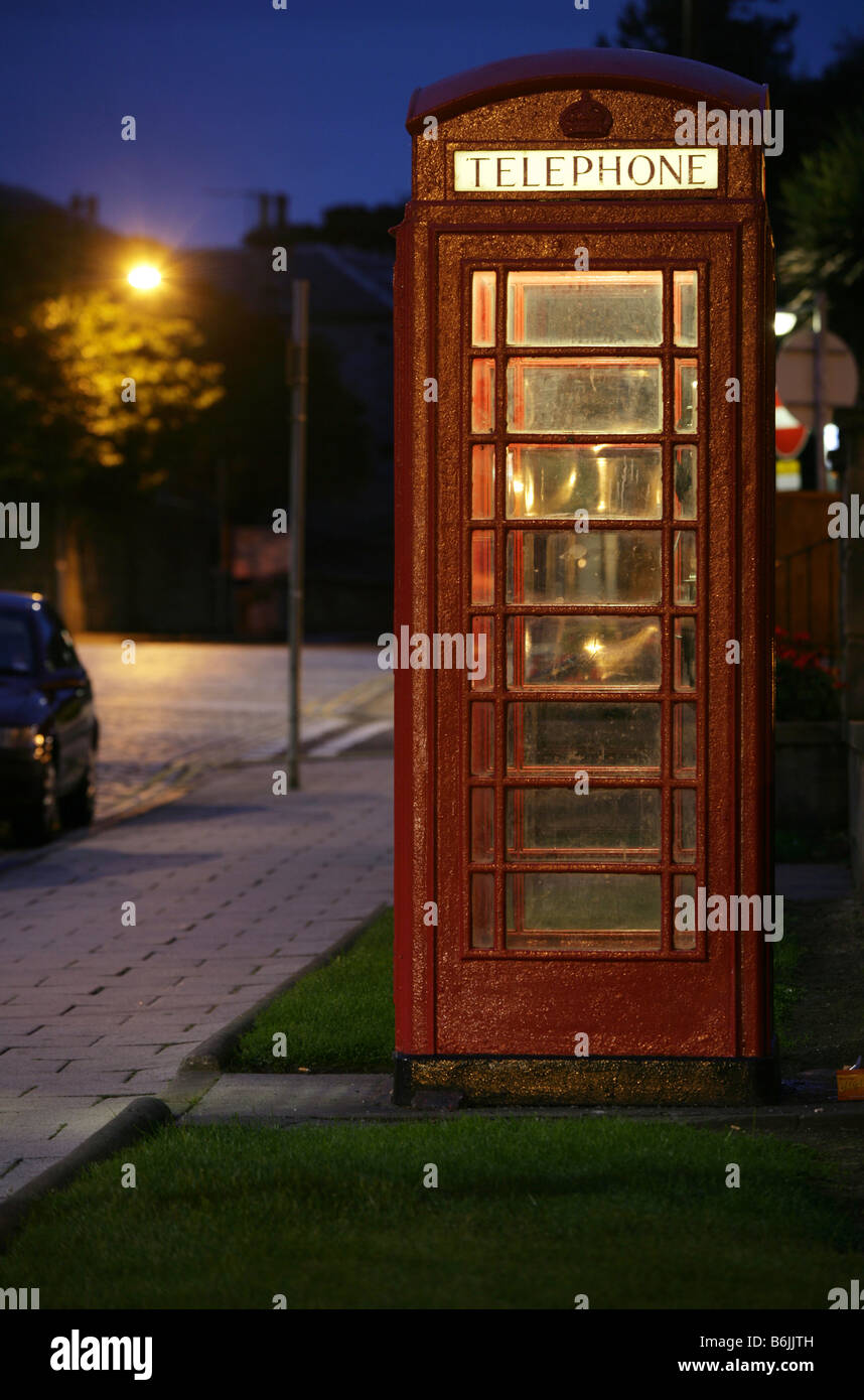 Night Time picture of a traditional red British telephone box Stock ...