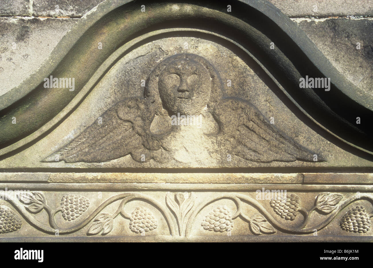 Stone angel face wings hi-res stock photography and images - Alamy