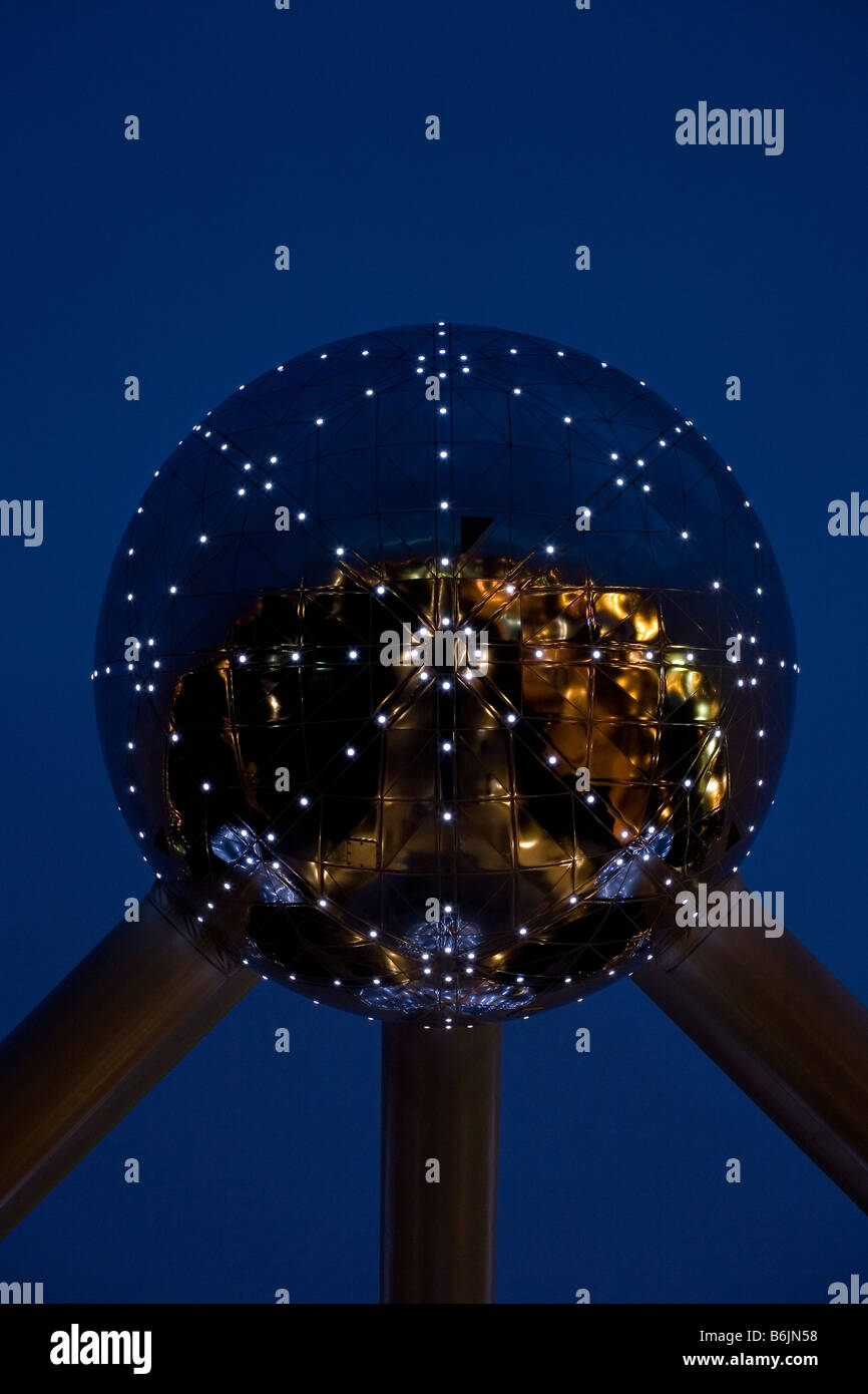 Brussels belgium atomium night lights hi-res stock photography and ...