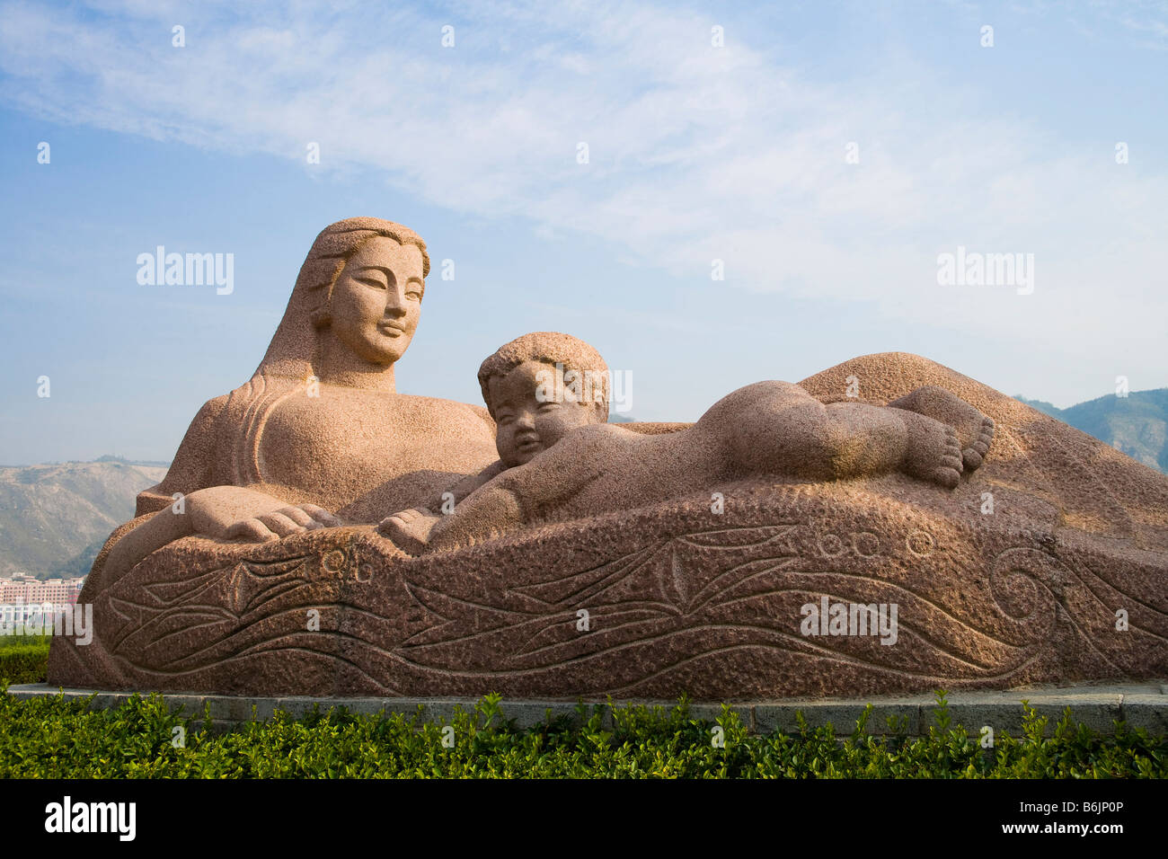 Yellow river mother statue hi-res stock photography and images - Alamy