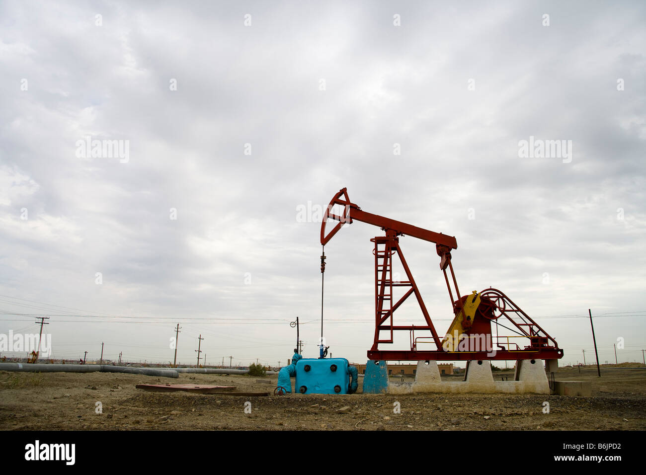 Oilfield desert hi-res stock photography and images - Alamy