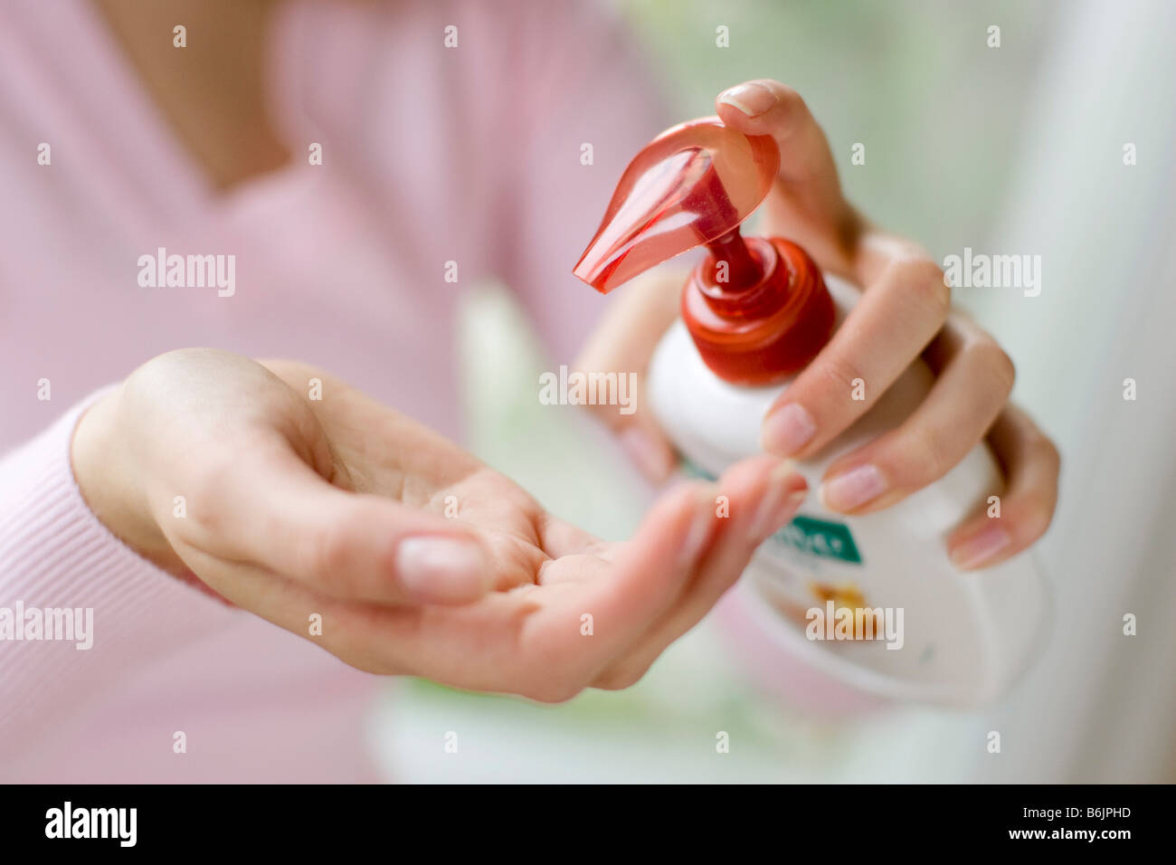 Woman hand beauty cream close up hi-res stock photography and images ...
