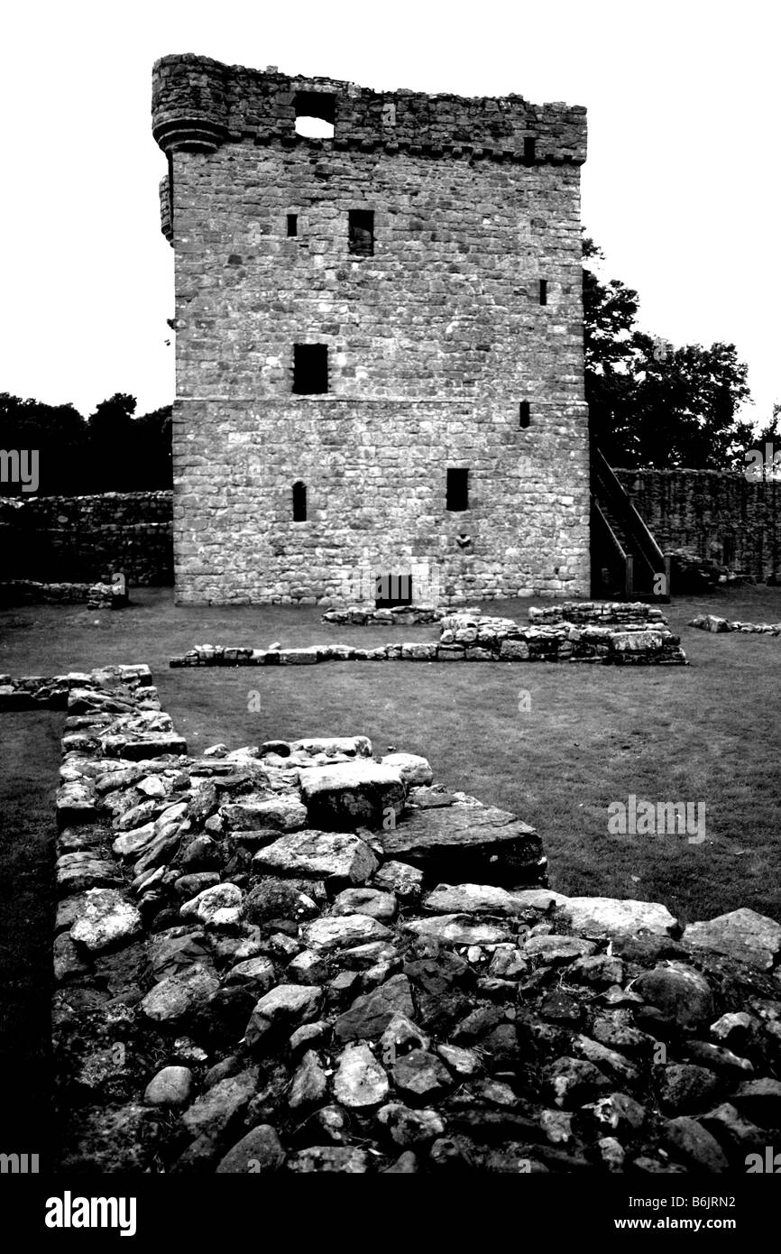 Loch leven castle hi-res stock photography and images - Alamy
