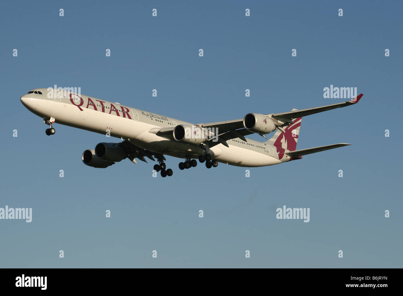 Qatar plane uae hi-res stock photography and images - Alamy