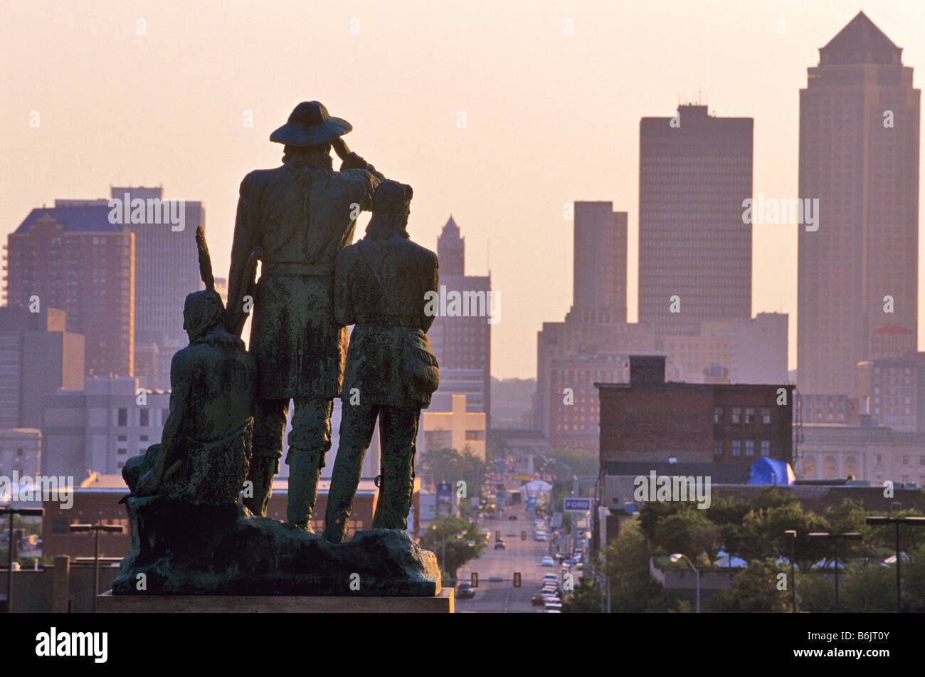 Statue in Des Moines, Iowa, USA Stock Photo - Alamy
