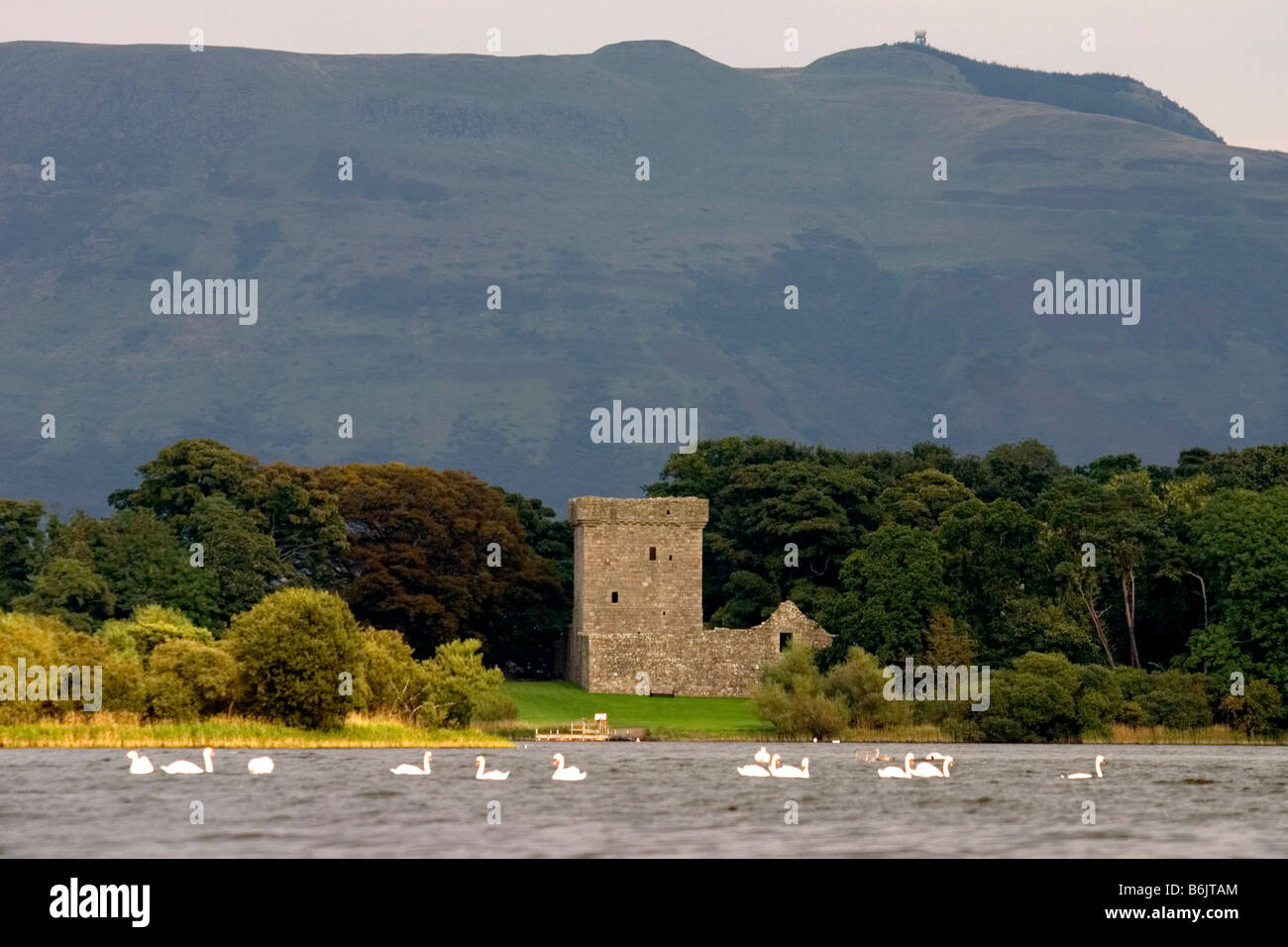 Loch leven castle hi-res stock photography and images - Alamy