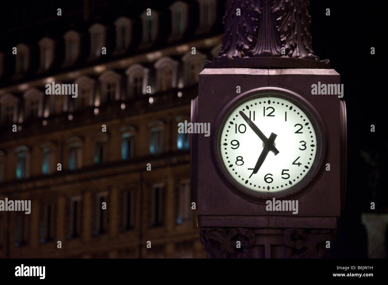 Urban clock hi-res stock photography and images - Alamy