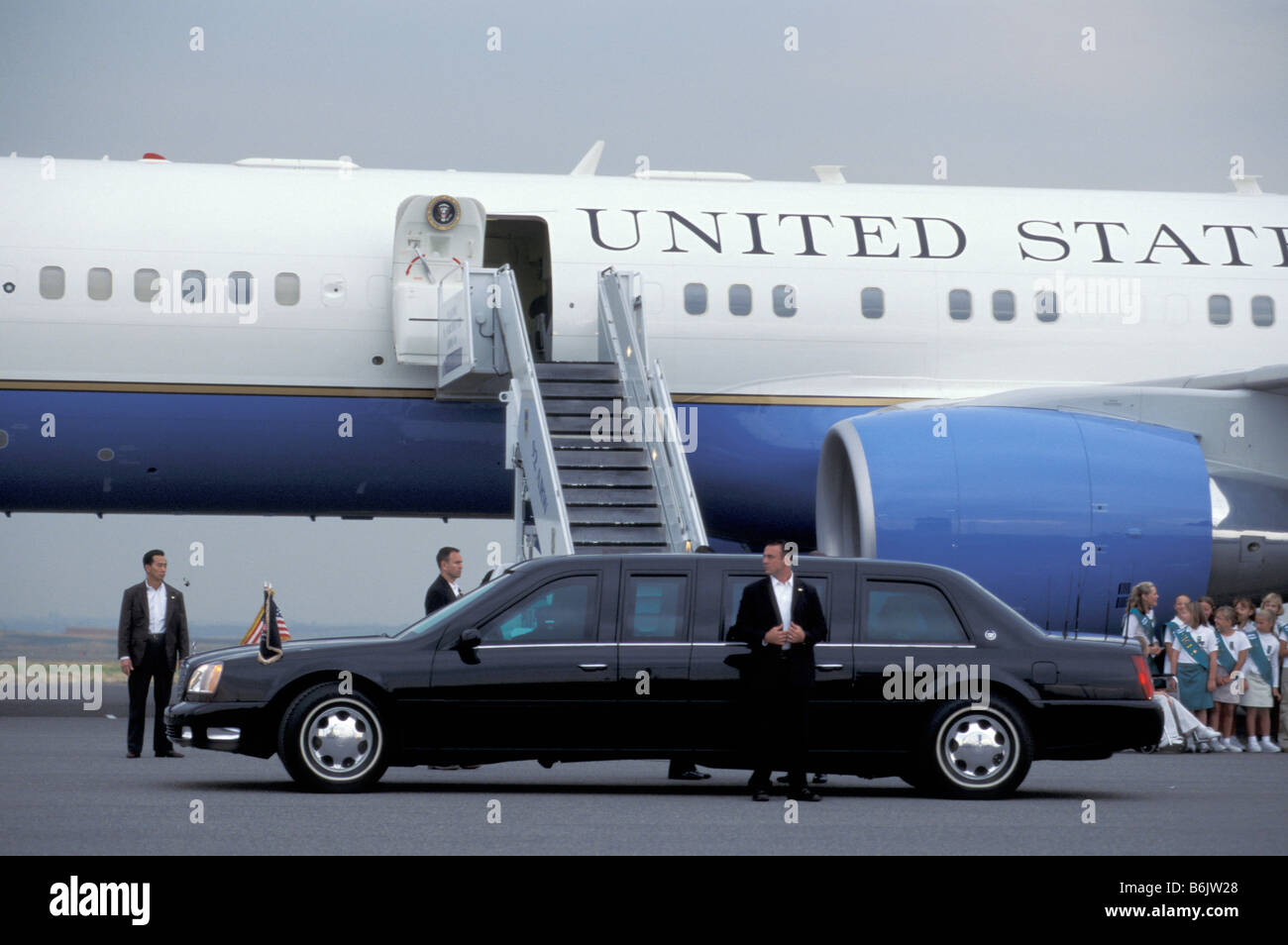 USA, Washington, Pasco, President George W. Bush inside limo in front ...