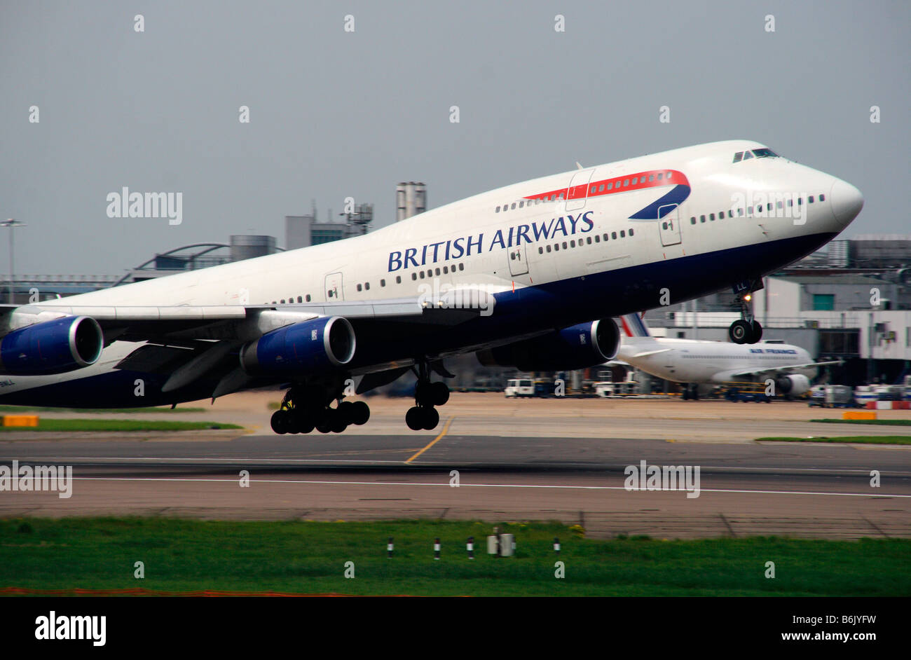 UK, London, Heathrow. Boing 747-400 at take-off at London Heathrow ...