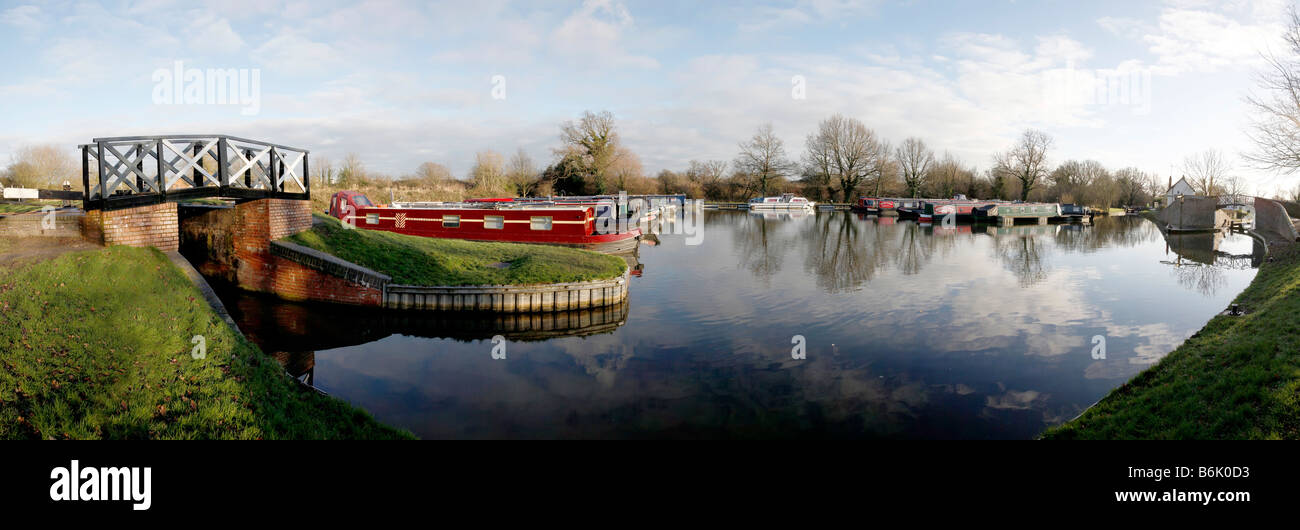 stratford upon avon canal lapworth flight of locks warwickshire ...