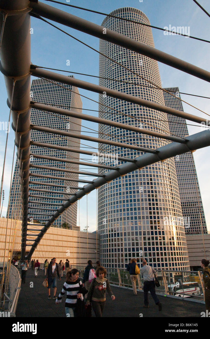 Israel tel aviv azrieli vertical hi-res stock photography and images ...