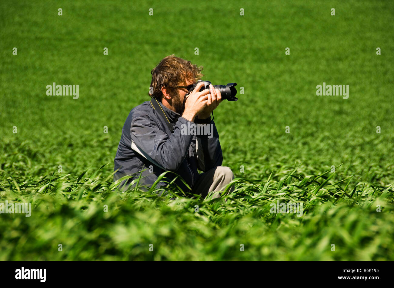Man work in an open field hi-res stock photography and images - Alamy