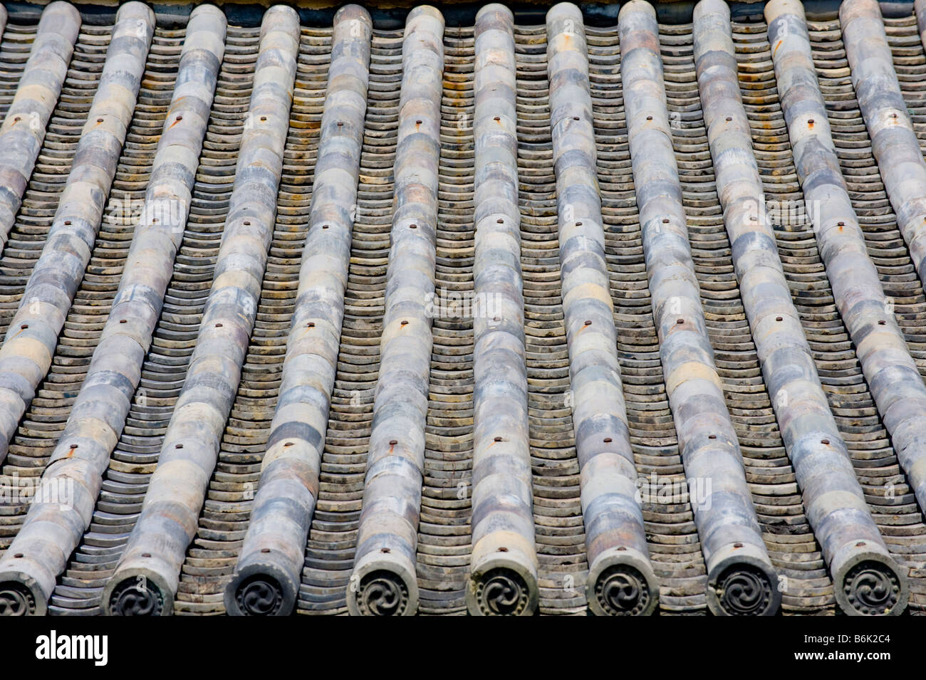 Traditional japanese decorative roof tiles hi-res stock photography and ...
