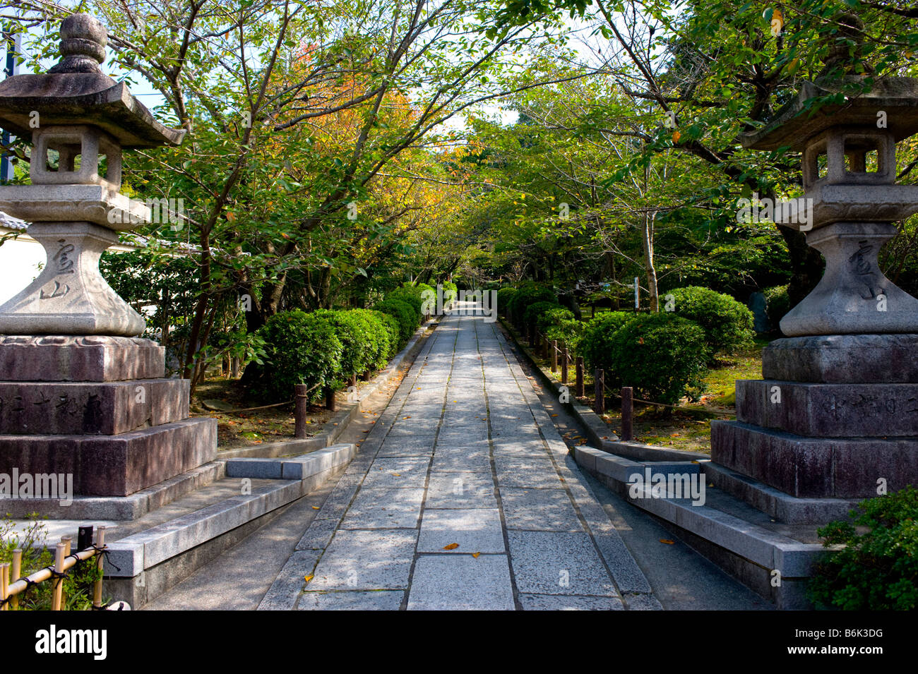 Zen shrine hi-res stock photography and images - Alamy