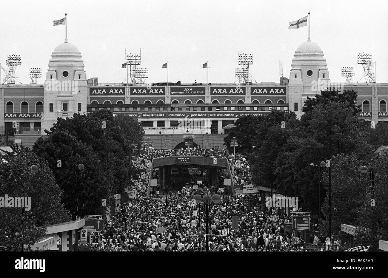 Manchester United and Newcastle United supporters arriving at Wembley ...
