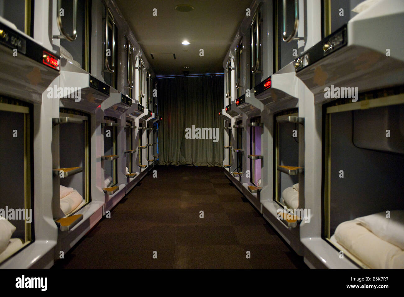 Capsule inn japan hi-res stock photography and images - Alamy
