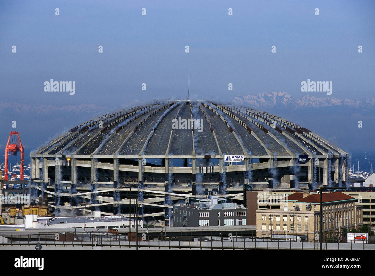 Seattle kingdome implosion 2000 hi-res stock photography and images - Alamy