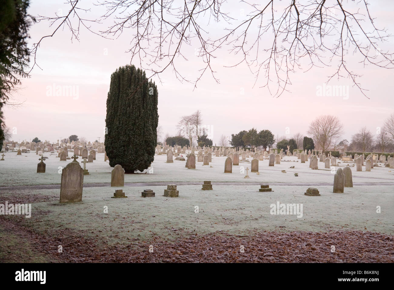 Uk graveyard hi-res stock photography and images - Alamy