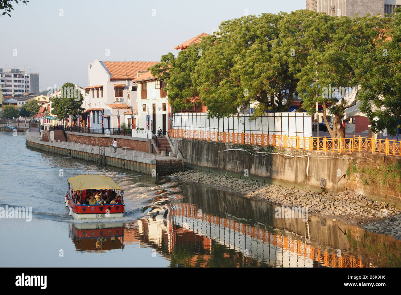 Tour Boat Cruising On Melaka River Stock Photo - Alamy