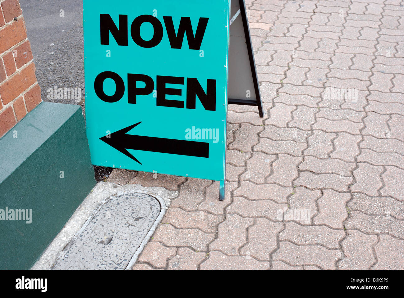 Pavement now open sign hi-res stock photography and images - Alamy