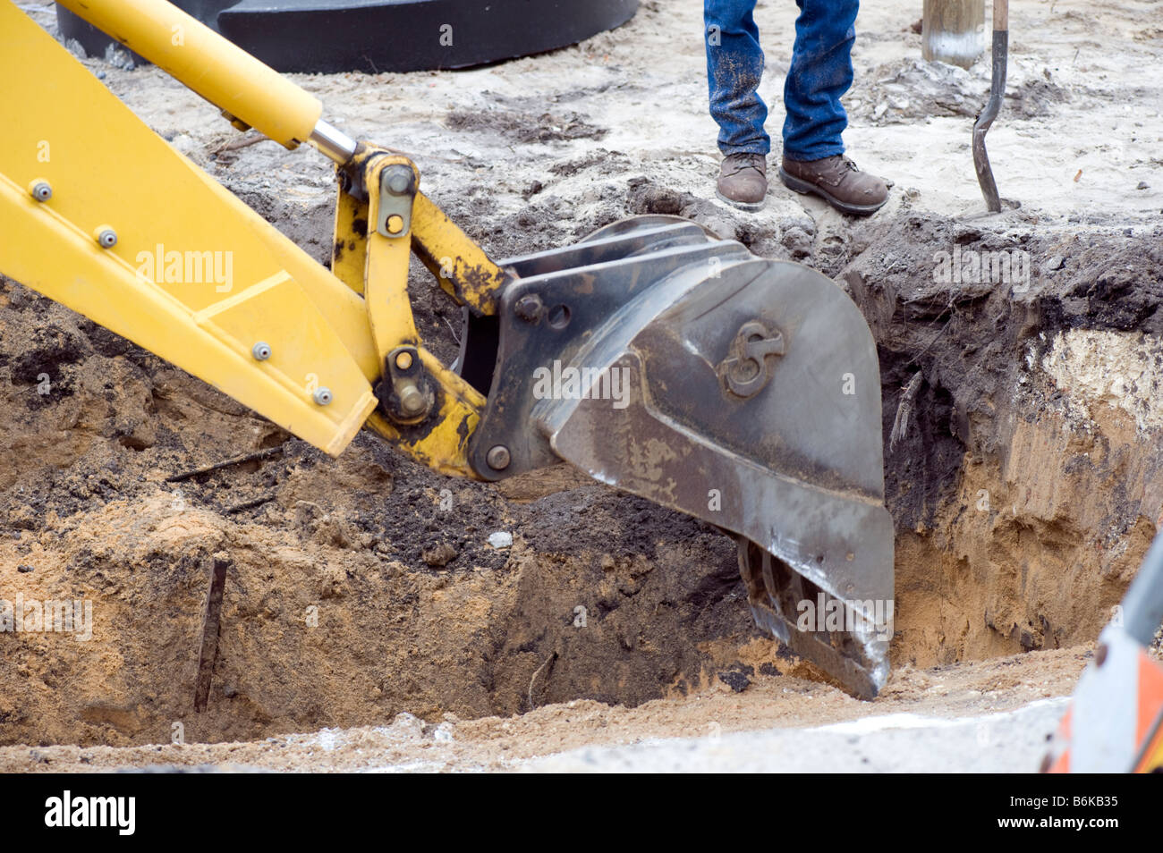 back hoe shovels dirt from construction site Stock Photo - Alamy